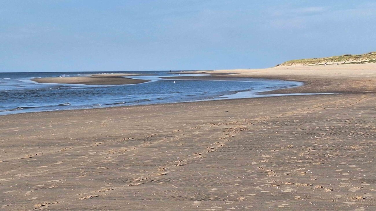Strand Camperduin in beeld op 1 oktober 2025 – Actief met beeld