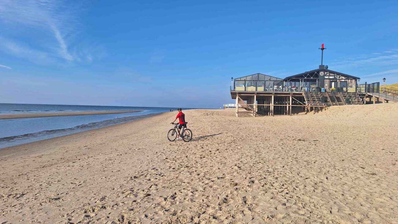 Strand Camperduin in beeld op 1 oktober 2025 – Actief met beeld