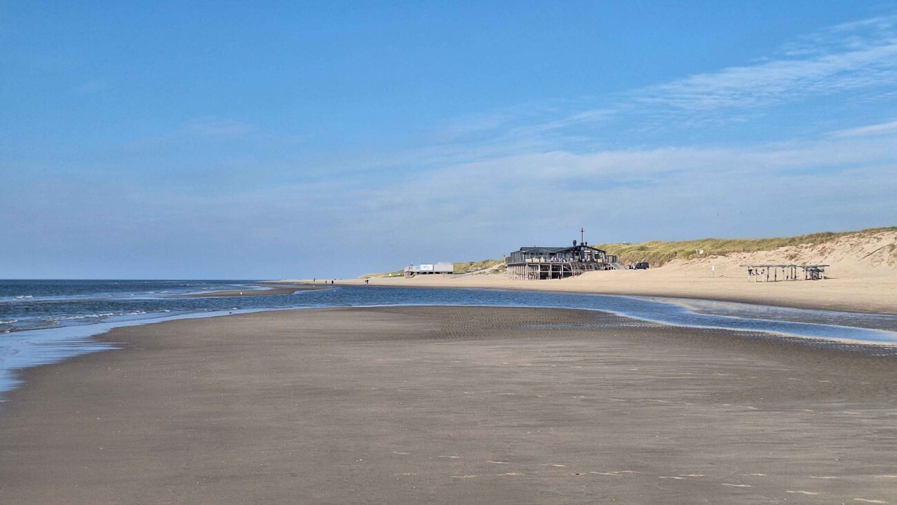 Strand Camperduin in beeld op 1 oktober 2025 – Actief met beeld